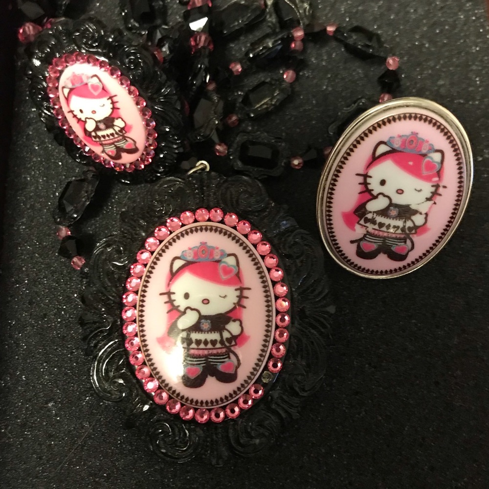 Tarina Tarantino X Hello Kitty Cameo - Gem